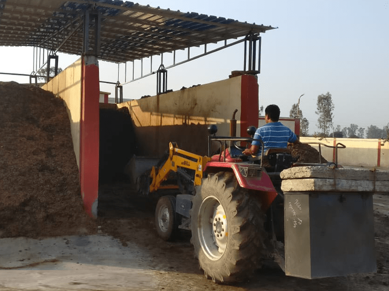 Compost Filling inside Bunker Rooms - Mushroom Machines